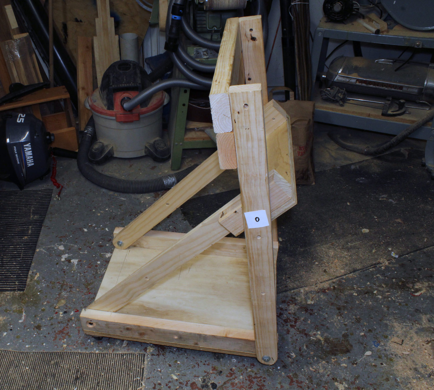 A Folding Outboard Stand | Small Boats