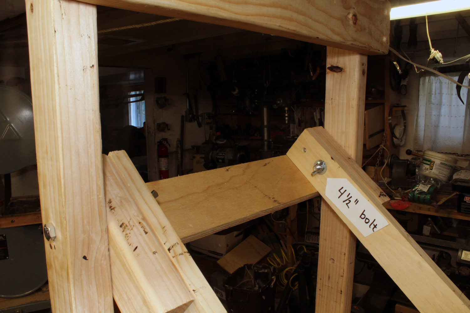 A Folding Outboard Stand | Small Boats