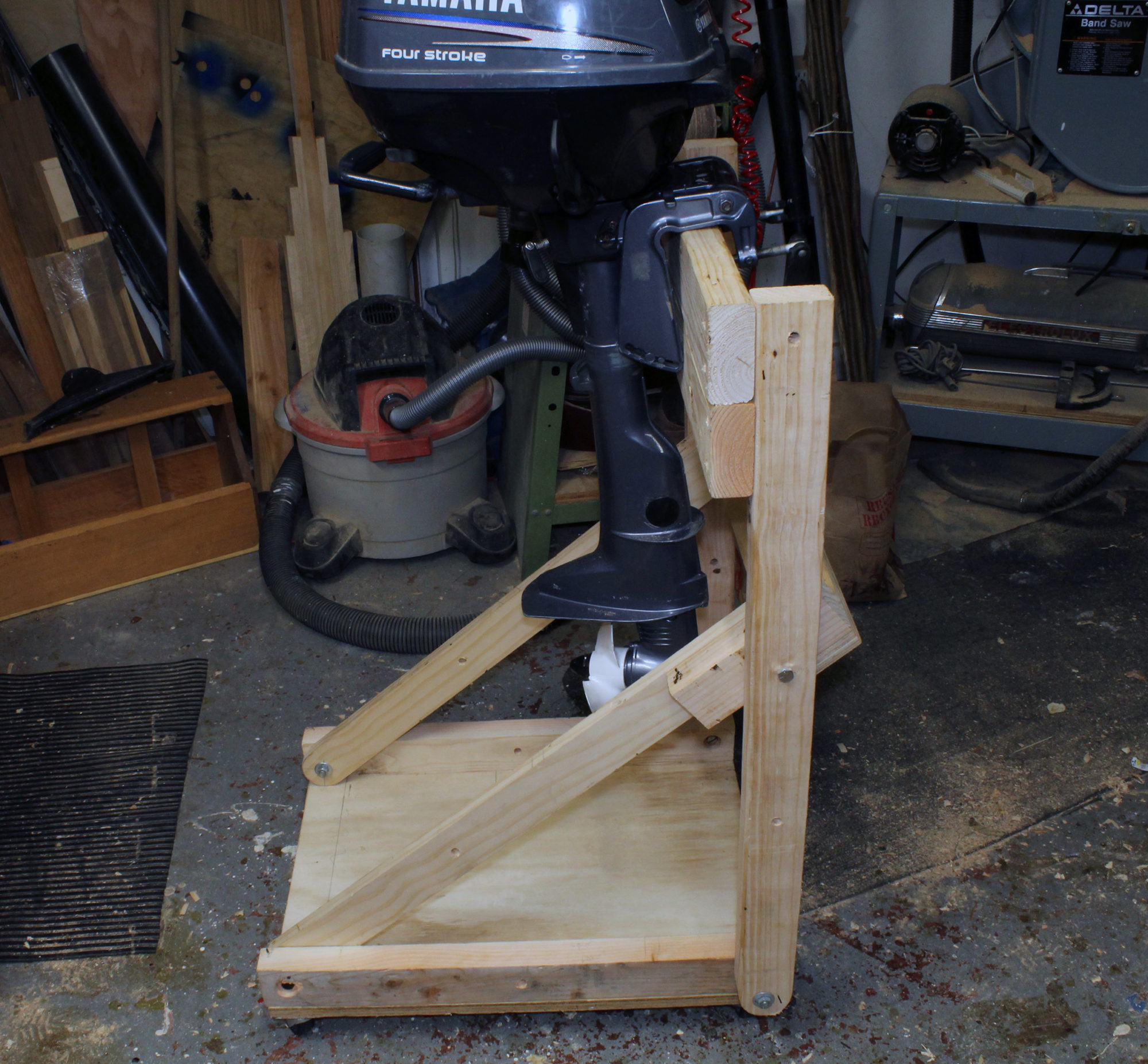 A Folding Outboard Stand | Small Boats